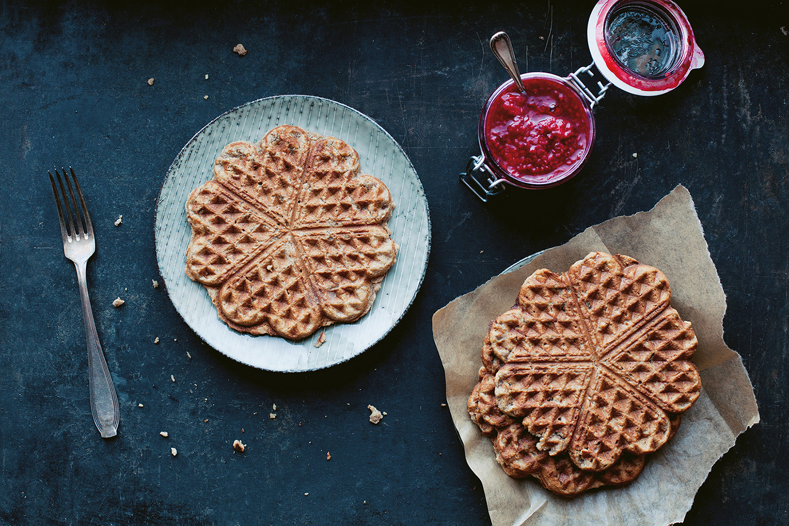Living The Healthy Choice // Waffles with Raspberry & Chocolate Sauce