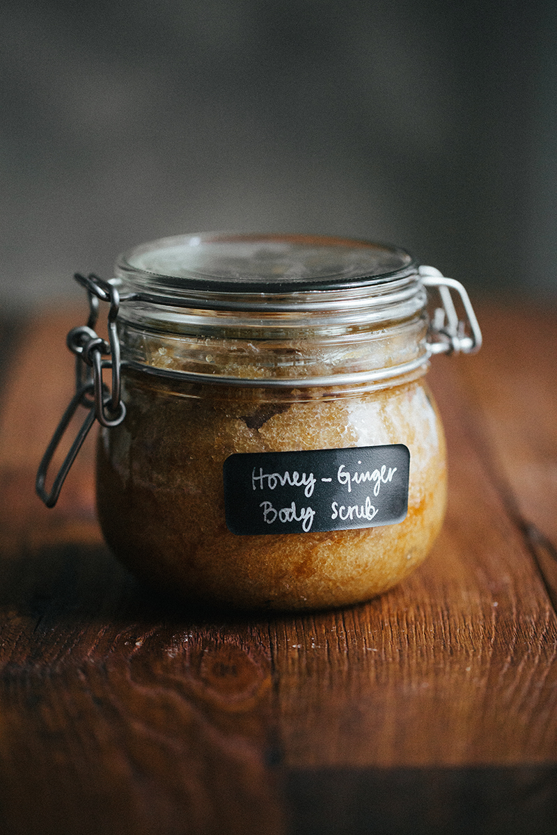 Living The Healthy Choice // Homemade Body Scrub