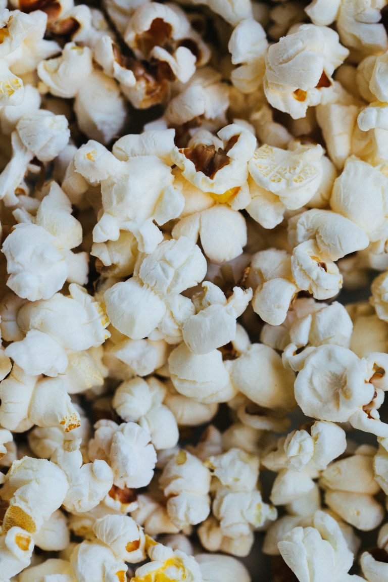 Living The Healthy Choice // Dark Chocolate Popcorn