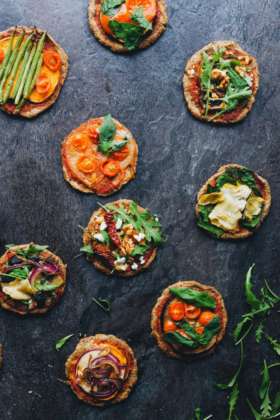 Living The Healthy Choice // Green Mini Pizzas with a broccoli base
